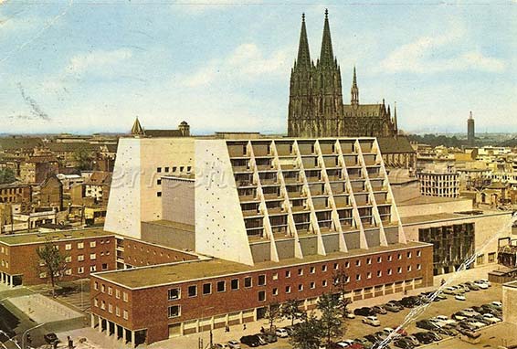 Un an et au moins 100 millions de plus pour l'Opéra de Cologne